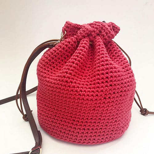 Easy crochet drawstring bucket bag free pattern